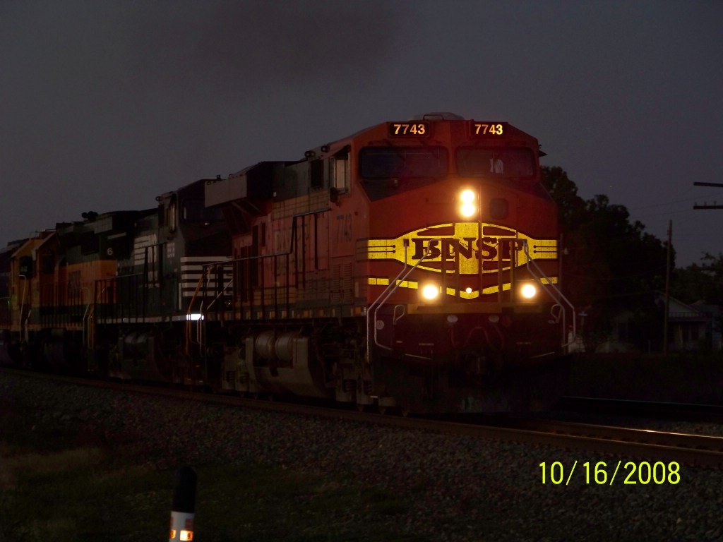 BNSF ES44DC 7743